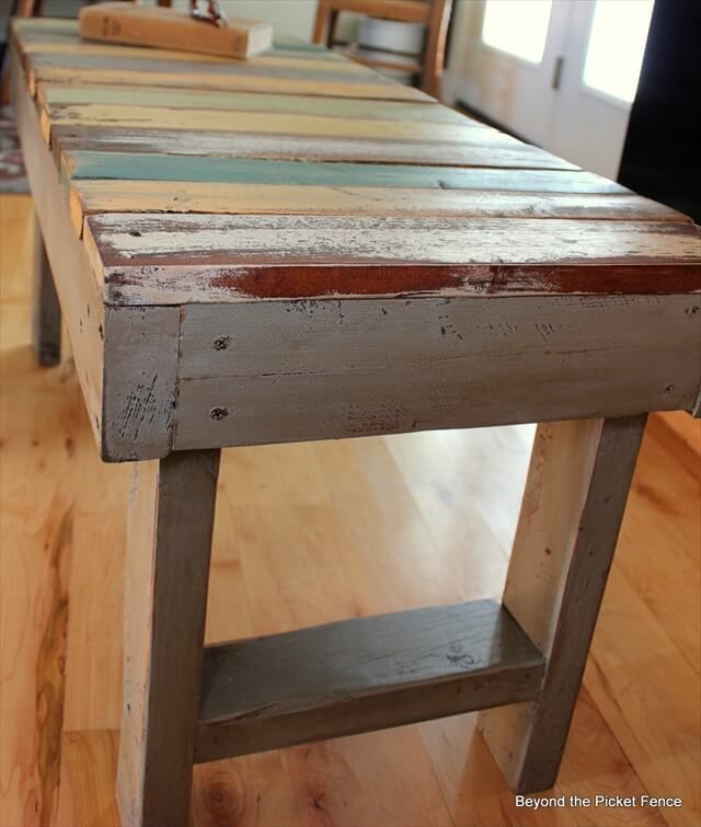 DIY Bench Made from Wooden Pallets Tutorial