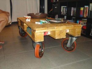 25 Unique DIY Pallet Table Ideas