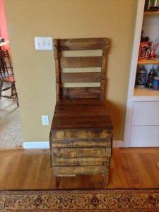 DIY Pallet Chair with Storage Area