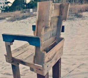 DIY Boss Pallet Chair For Beach
