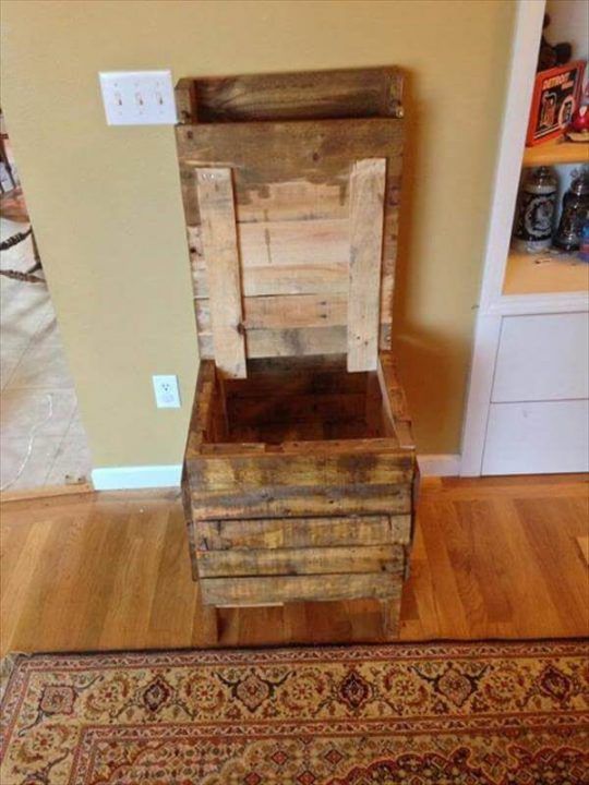 DIY Pallet Chair with Storage Area