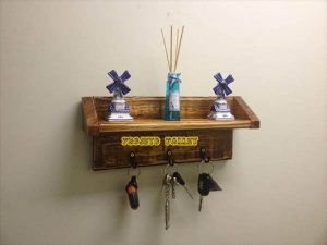 DIY Pallet Key Rack and Shelf