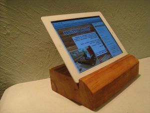 DIY Pallet Tablet Support