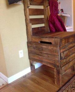 DIY Pallet Chair with Storage Area