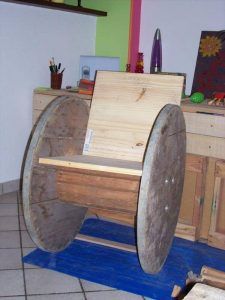 DIY Wire Roll Chair