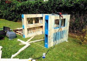 DIY Pallet Playhouse for Kids