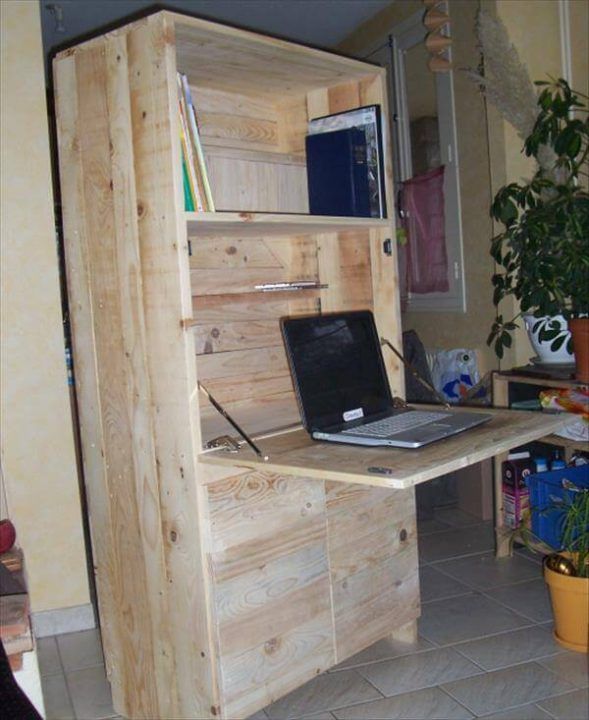 DIY Pallet Fold Out Computer Desk