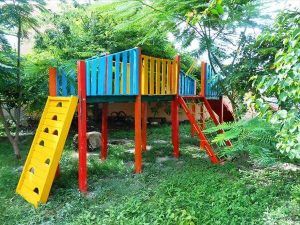 DIY Kids Fun Land - Pallet Playhouse