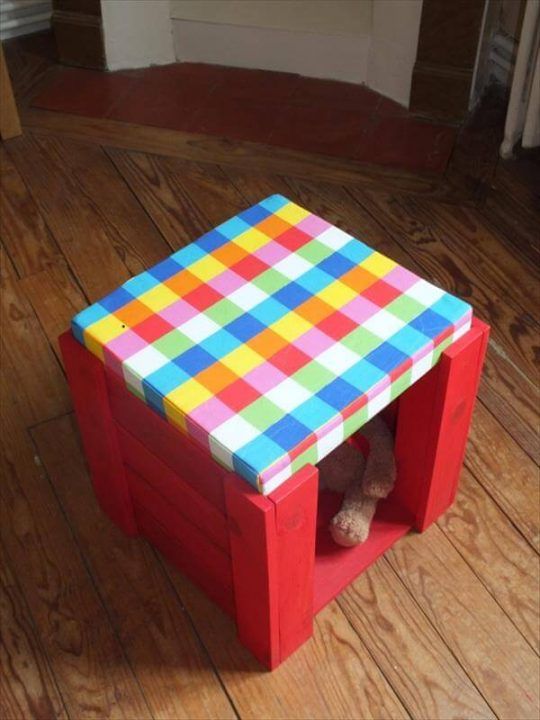 DIY Pallet Sitting Stool for Kids with Storage