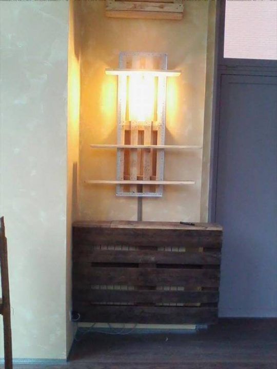 DIY Pallet Wall Shelf with Pendant Lamp