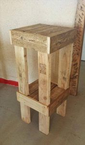 DIY Reclaimed Pallet Stools