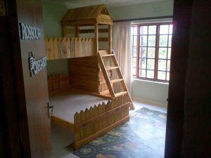 DIY Medieval Toddler's Pallet Castle Bed