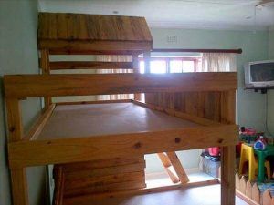 DIY Medieval Toddler's Pallet Castle Bed