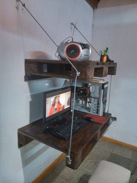 DIY Pallet Wall Hanging Computer Desk