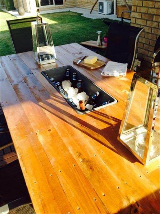 DIY Pallet Outdoor Table with Ice Box