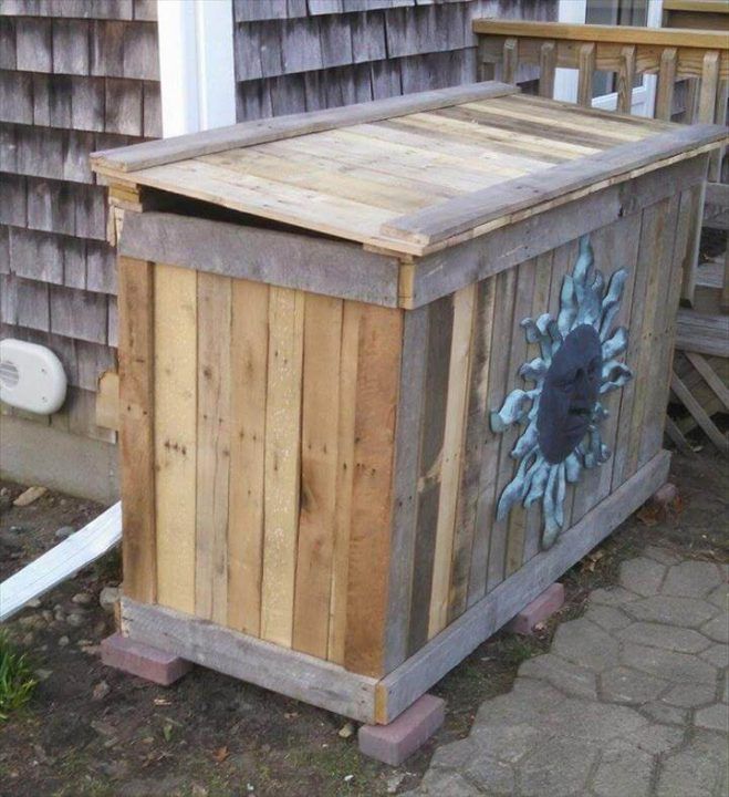 Pallet Trash Bin Holder: DIY