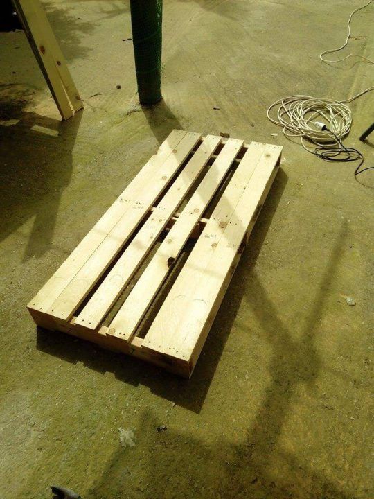 How to Make a Pallet Coffee Table: Tutorial