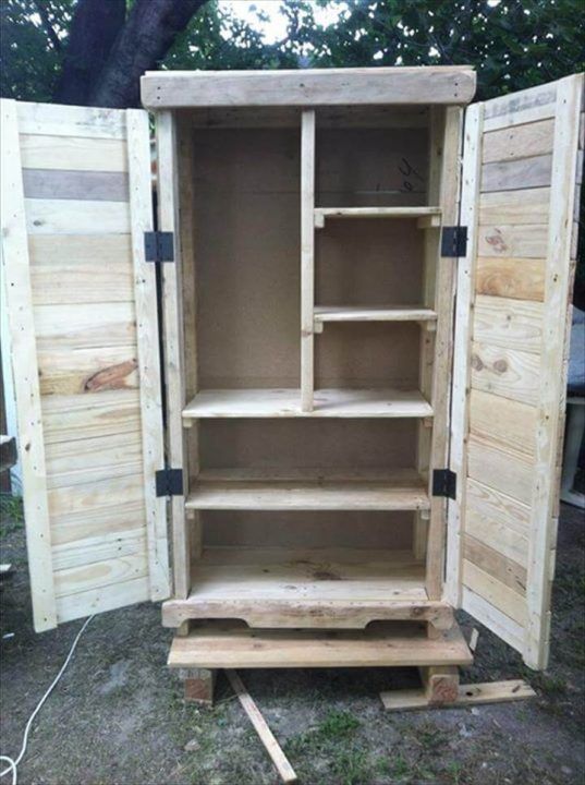 DIY Pallet Cabinet for a Big Storage