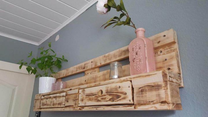 DIY Pallet Wall Shelf