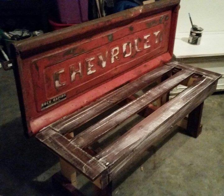 DIY Reclaimed Car Parts and Pallet Bench