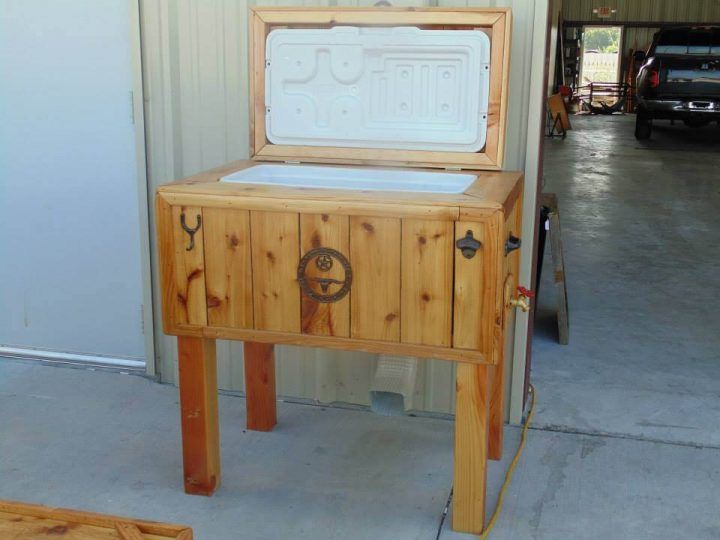 DIY Pallet Outdoor Ice Chest