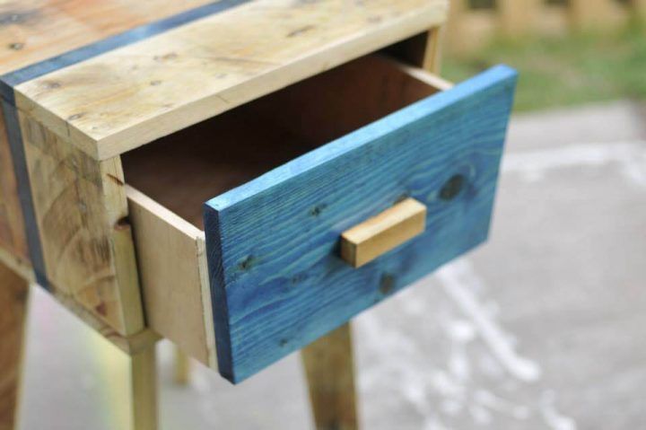 Creative Pallet Side Table