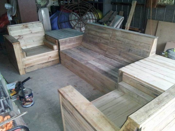 DIY Pallet Sofa Set