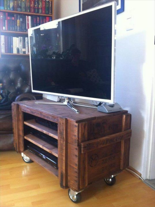 Rustic Pallet TV Stand On Wheels