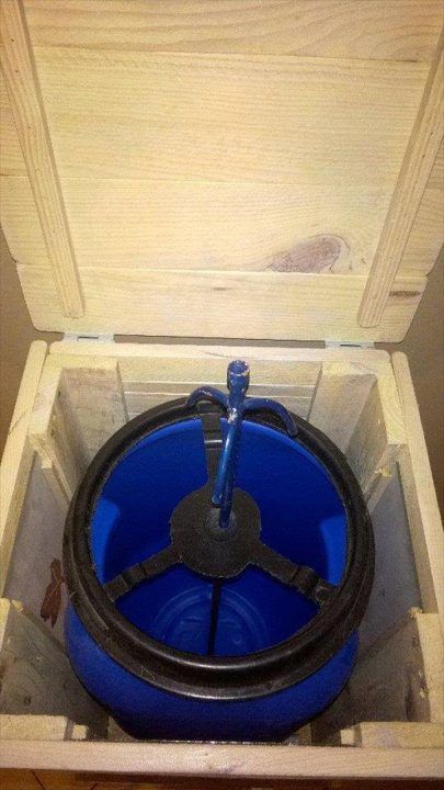 DIY Pallet Grape Juice Station