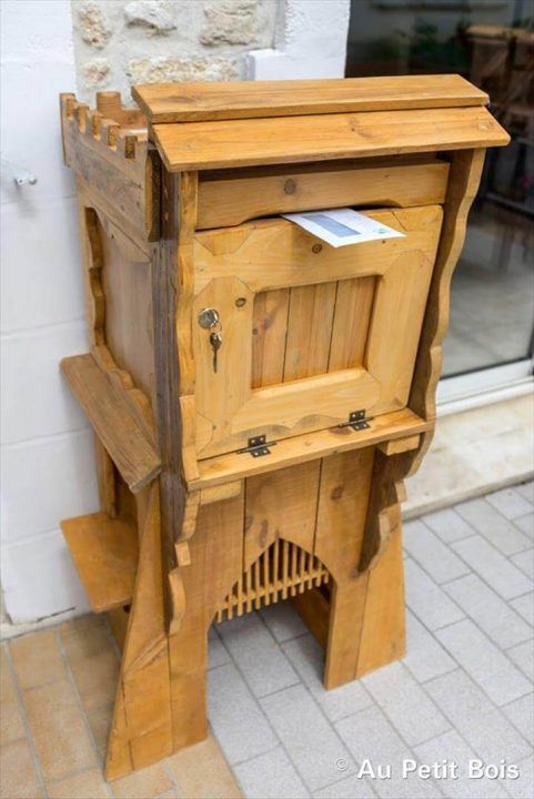 DIY Wooden Pallet Mailbox
