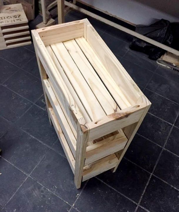 DIY Pallet Fruit and Vegetable Organizer / Rack