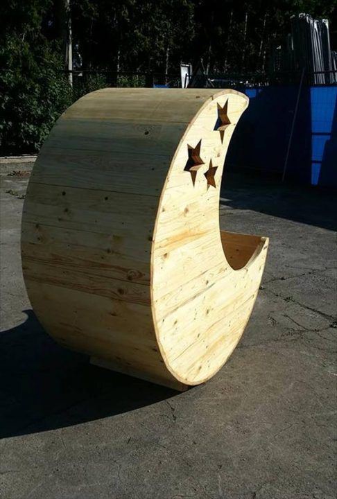 Moon Shaped Pallet Baby Cradle