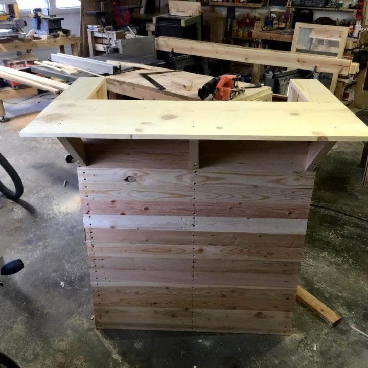 Repurposed Pallet Wood Bar Table