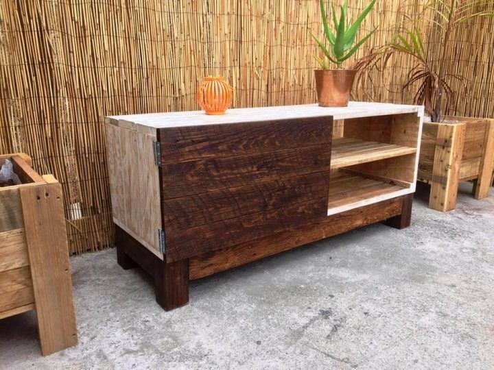 Beautiful Pallet TV Stand