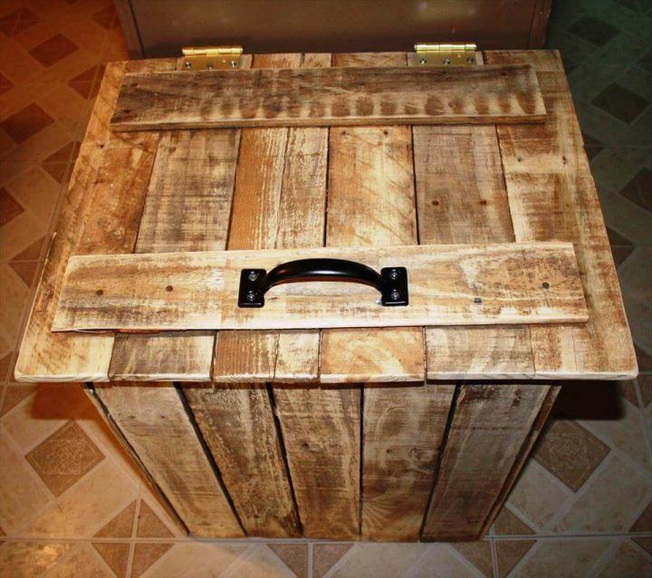 DIY Wood Pallet Trash Bin
