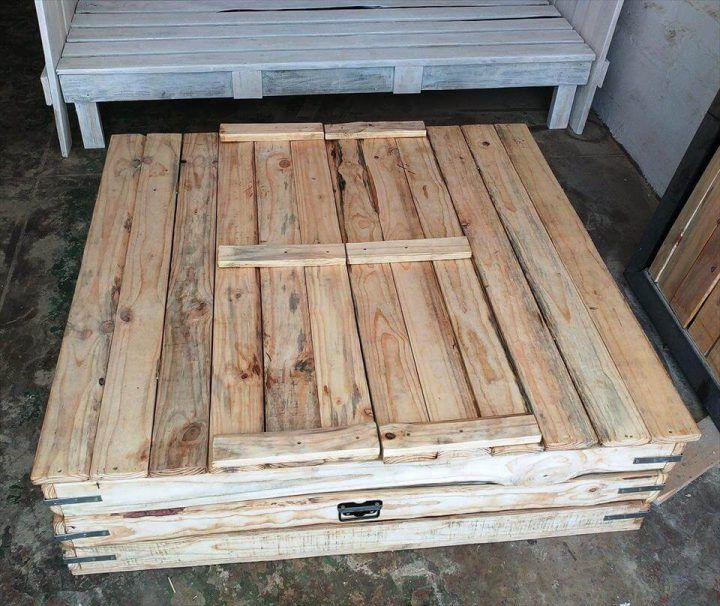 DIY Pallet Sandbox or Sand Pit for Kiddies
