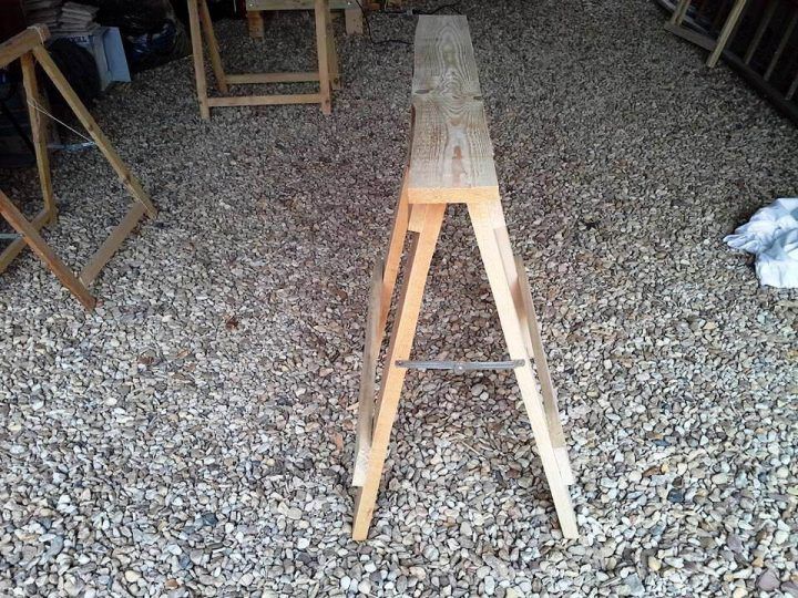 DIY Pallet Trestle Legs for Tables