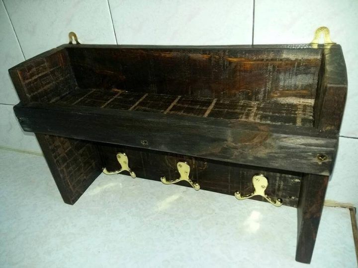 Upcycled Pallet Key Rack with Shelf